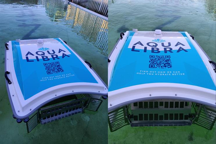 Aqua Libra, robot köpek balığını denize salıyor