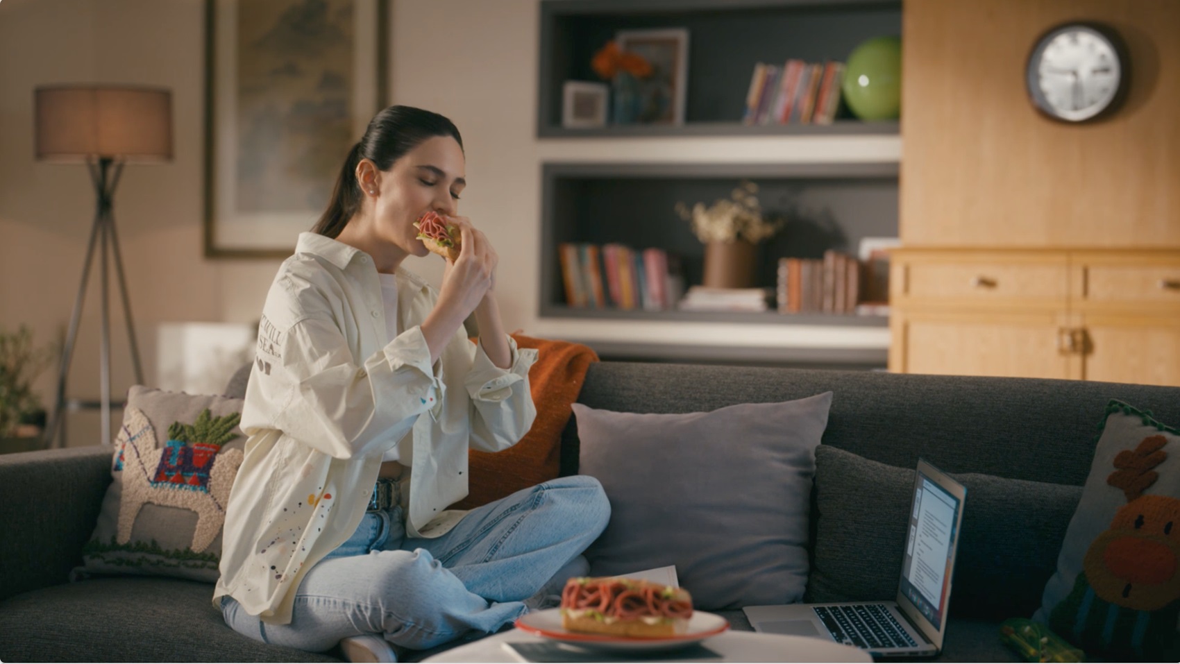 Pınar Et’ten Yeni Reklam Filmi: “Aç Bitir, Lezzetini Herkes Bilir ...